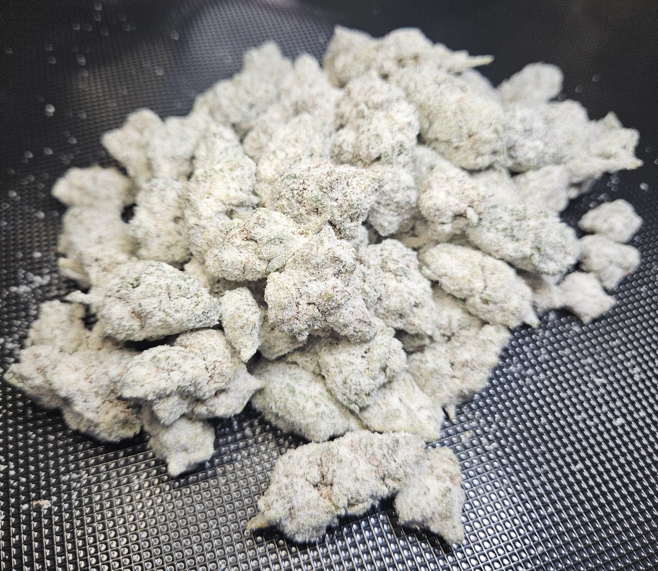 Exotic Sno-Caps THC-A FLower 1 Pound | Sticky Nuggs